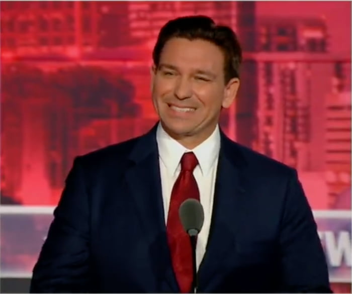 DeSantis Is Having A Really Hard Time Pretending To Be Human Tonight - 9GAG