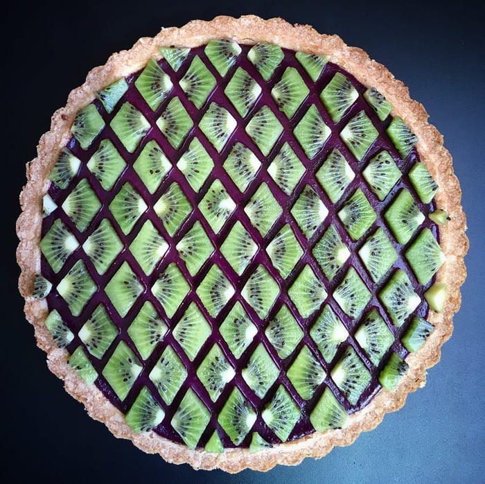 Baker Creates Geometric Pies With Mesmerizing Colors and Patterns - 9GAG