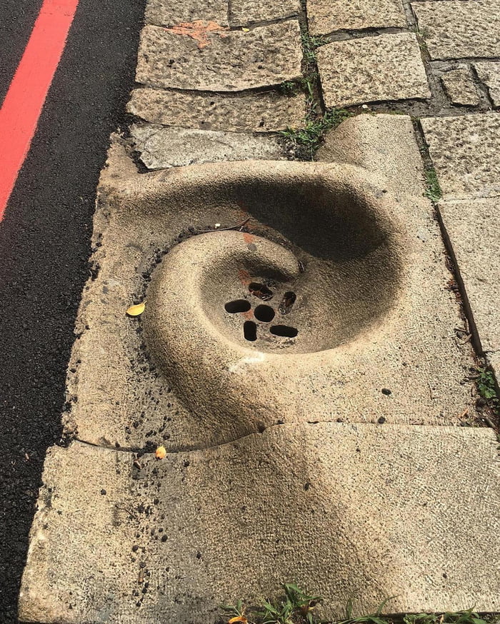 That's a pretty cool drain design. - 9GAG