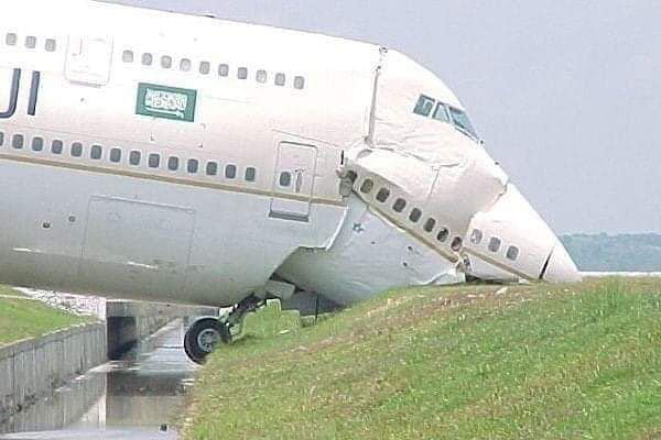 Vegan plane eating - 9GAG