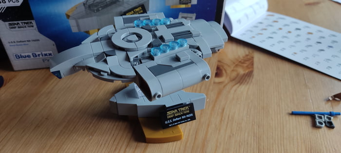 Bluebrixx USS Defiant - 9GAG