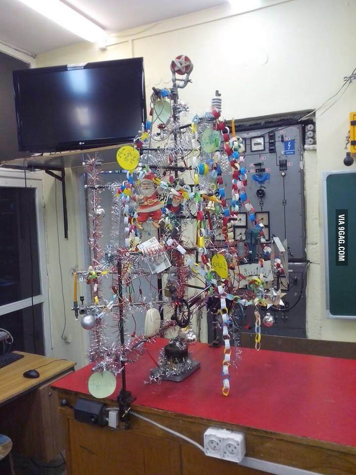 The Christmas tree set up in Physics lab at my school - 9GAG