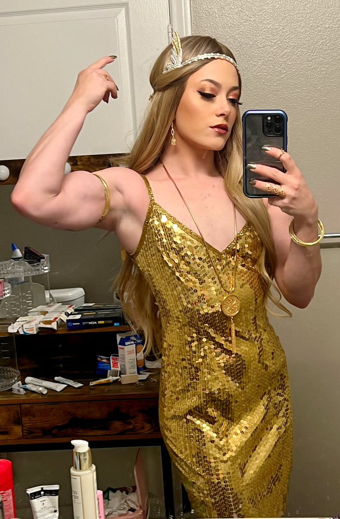 Gold dress - 9GAG