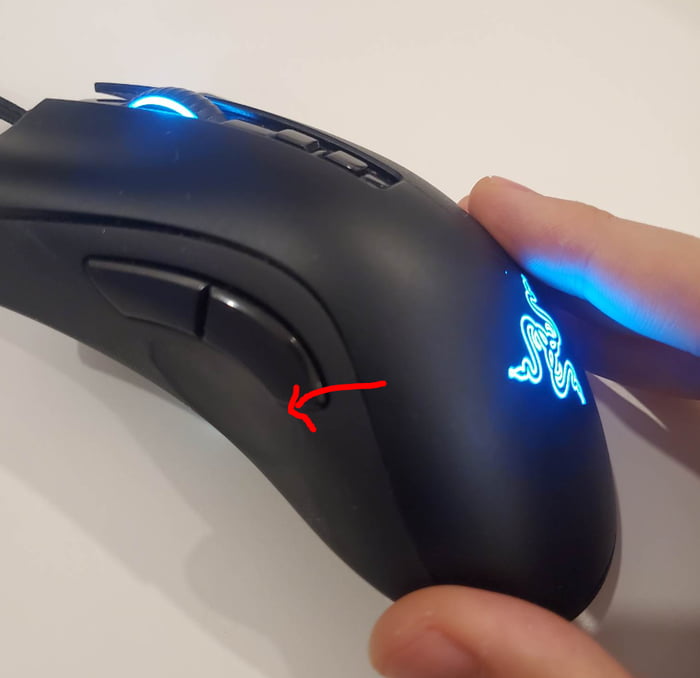 Anyone else has its mouse deteriorating where their thumb is? Is razer ...