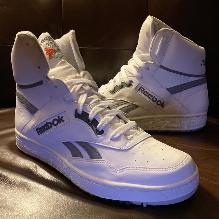 Deadstock Reebok BB4600 retros from 2004. If you hold them to your ears ...