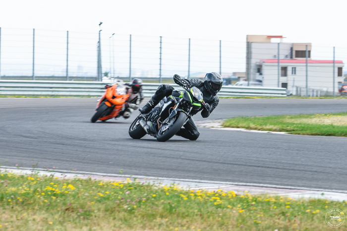 Back at it again with my second track day with this lovely bike! It was ...