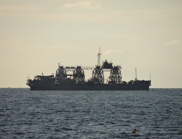 Russia sends the 110-year-old rescue ship Kommuna to the sinking site ...