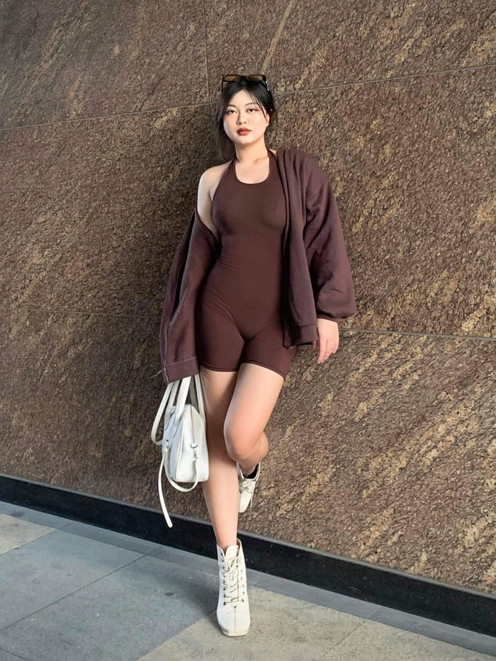 How do pee with this outfit? total naked? - 9GAG