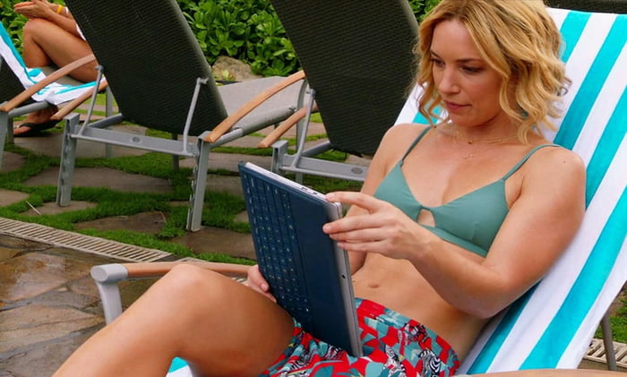 Perdita Weeks' bikini body is flawless - 9GAG