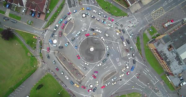 Magic Roundabout in Swindon, UK. Looks like nightmare. - 9GAG