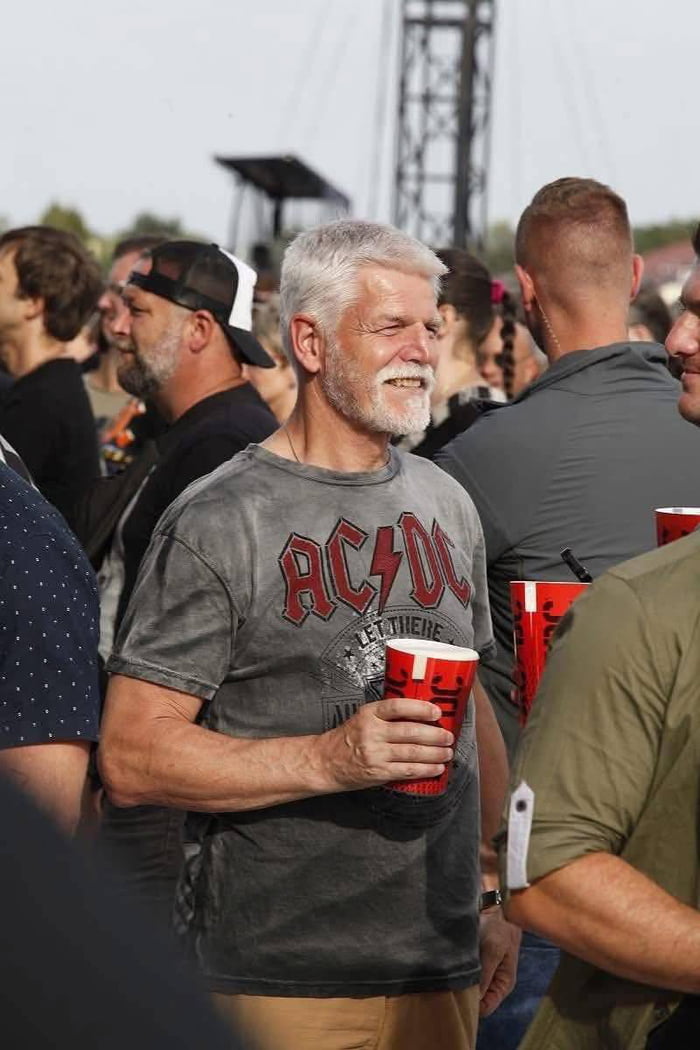 Seems like a really cool dude - 9GAG