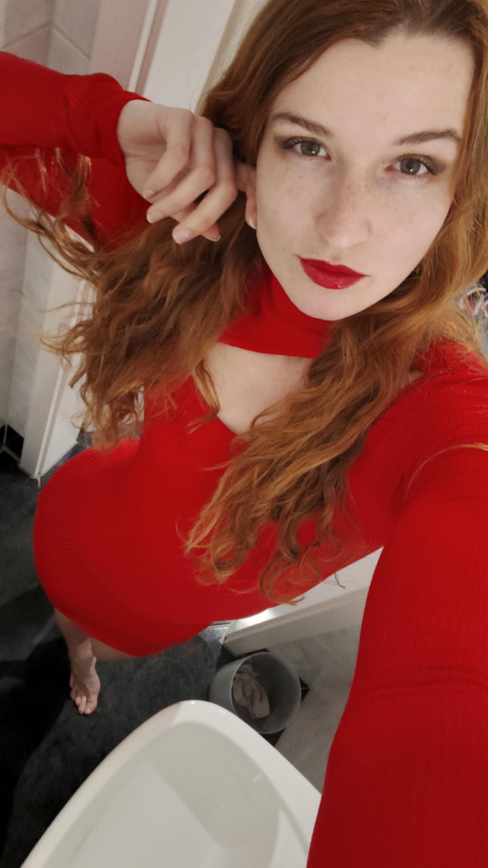 Lady in red happy monday - 9GAG