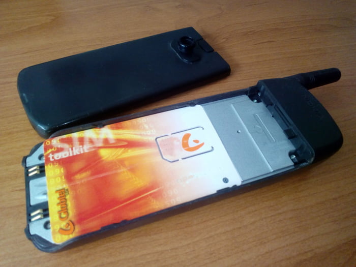 Full size SIM cell phone - 9GAG