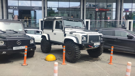 Best Funny land rover defender Memes - 9GAG