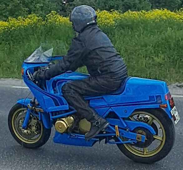 I have been a motorcycle nerd since a kid but wtf is this? - 9GAG