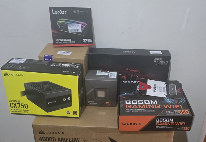 My 8th build, since 1994 with a 486, First boot is always scary - 9GAG