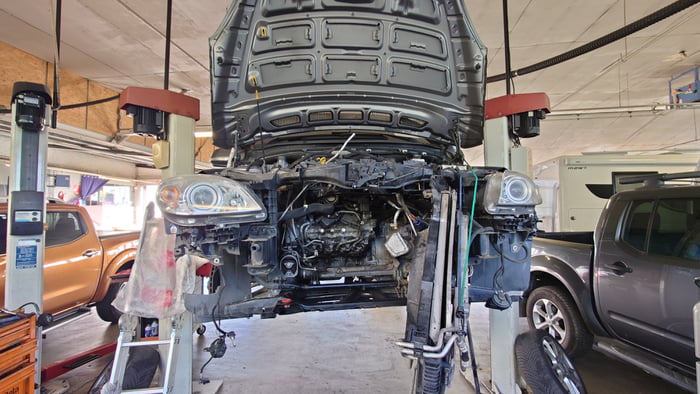 Changing spark plugs on a mercedes b200 turbo, 10h job.. f**king ...