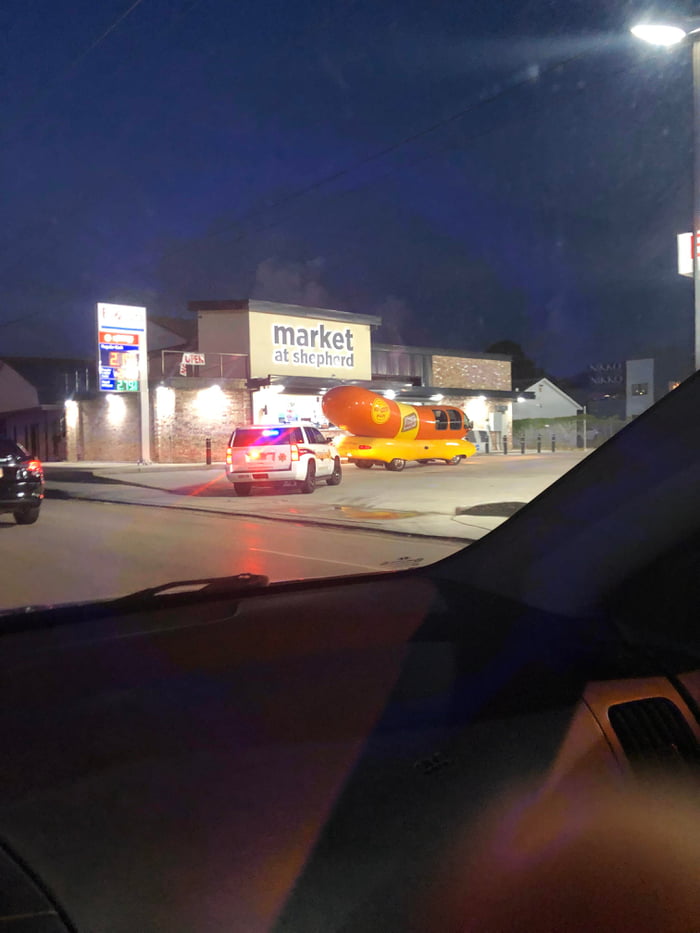 Oscar Mayer Wienermobile getting pulled over in H-Town - 9GAG