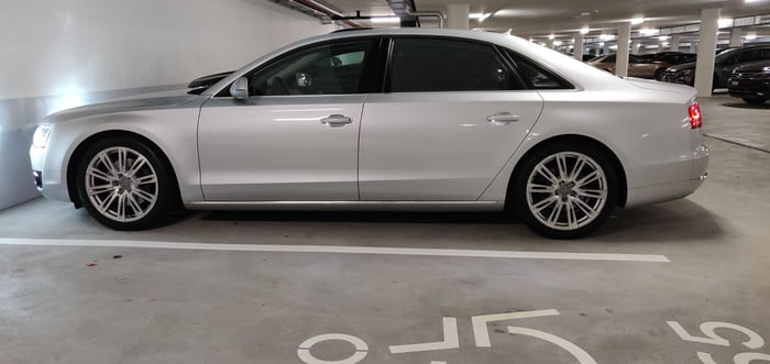 Audi A8L D4 TDI 3.0 - 9GAG