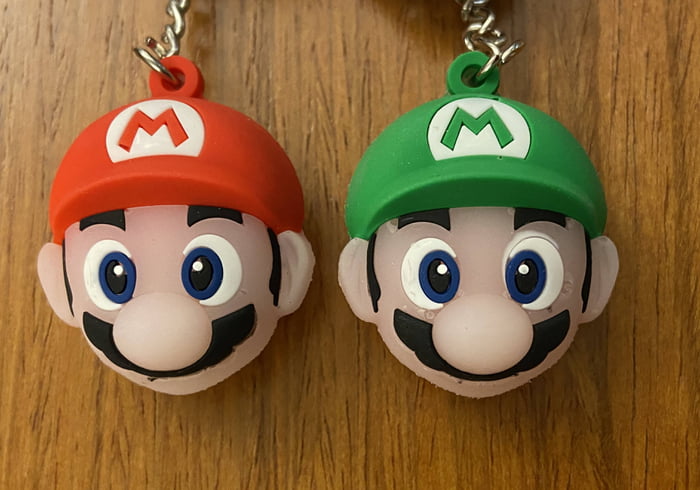 Red Mario and Green Mario - 9GAG