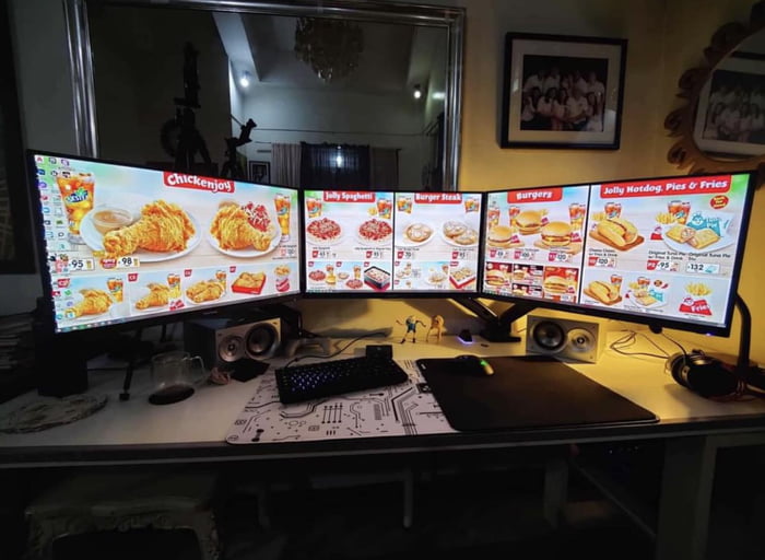 Rate my desktop. - 9GAG