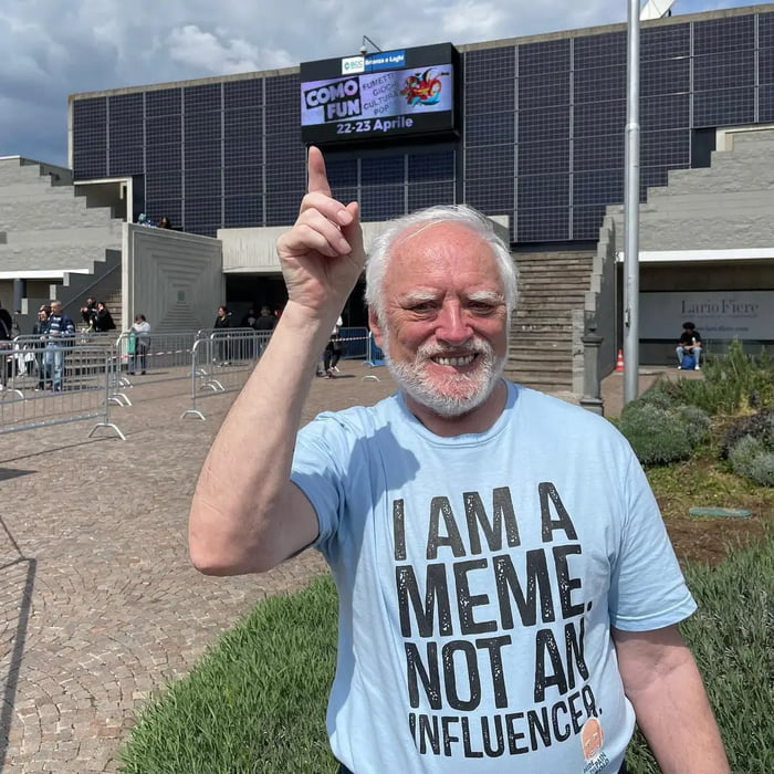 Hide the Pain Harold - 9GAG