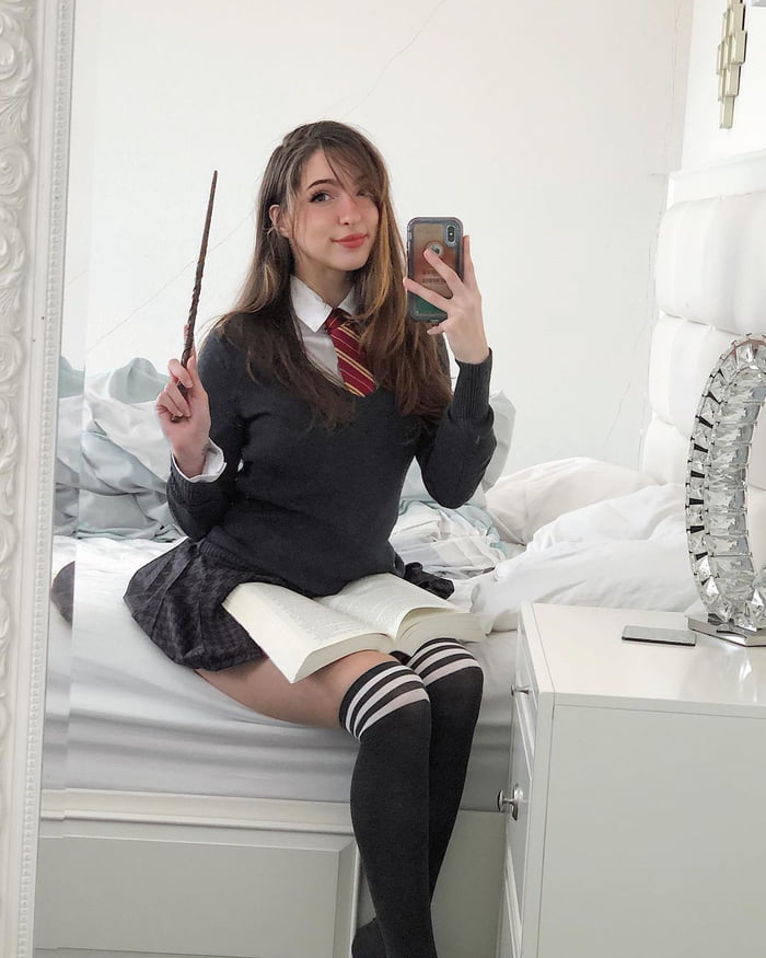 Miss Bri Cosplay as Hermione Granger - 9GAG