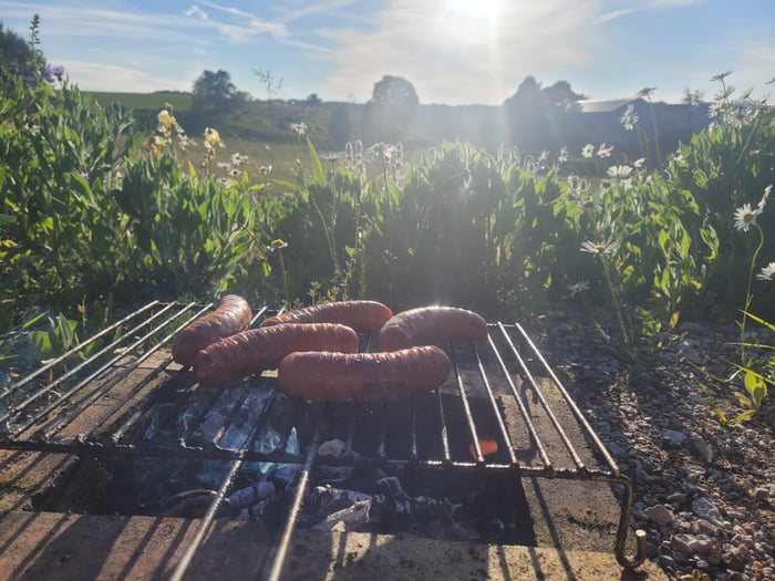 Im not asking. Its still a thing. - 9GAG