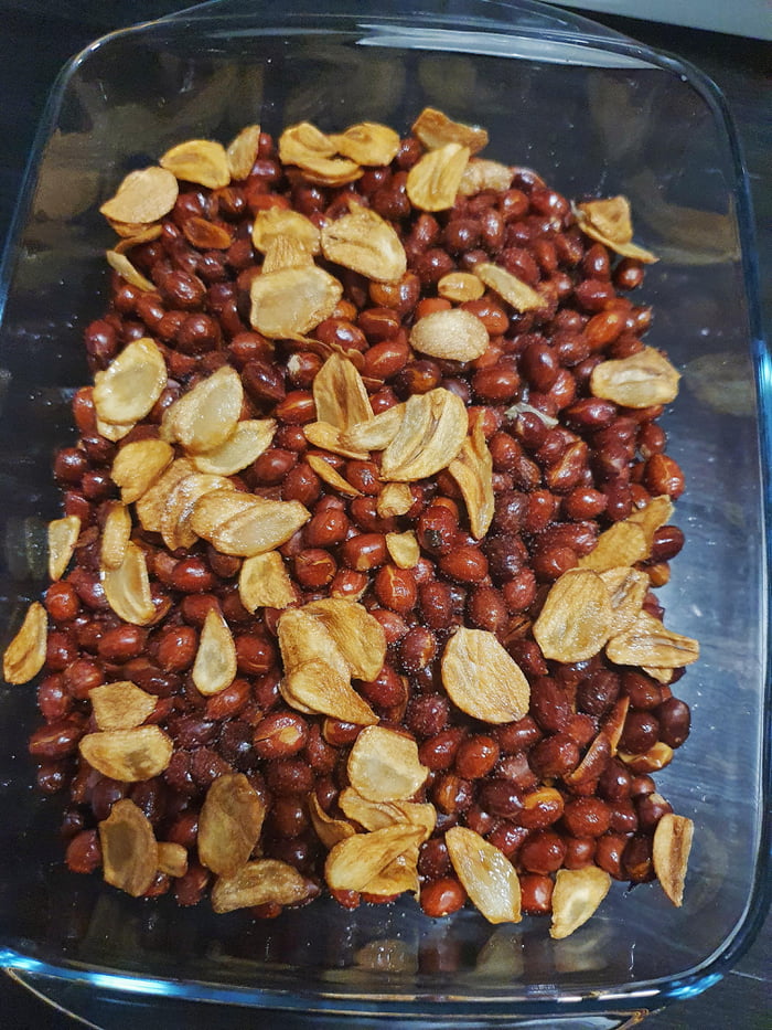 Toasted peanuts with fried garlic - 9GAG