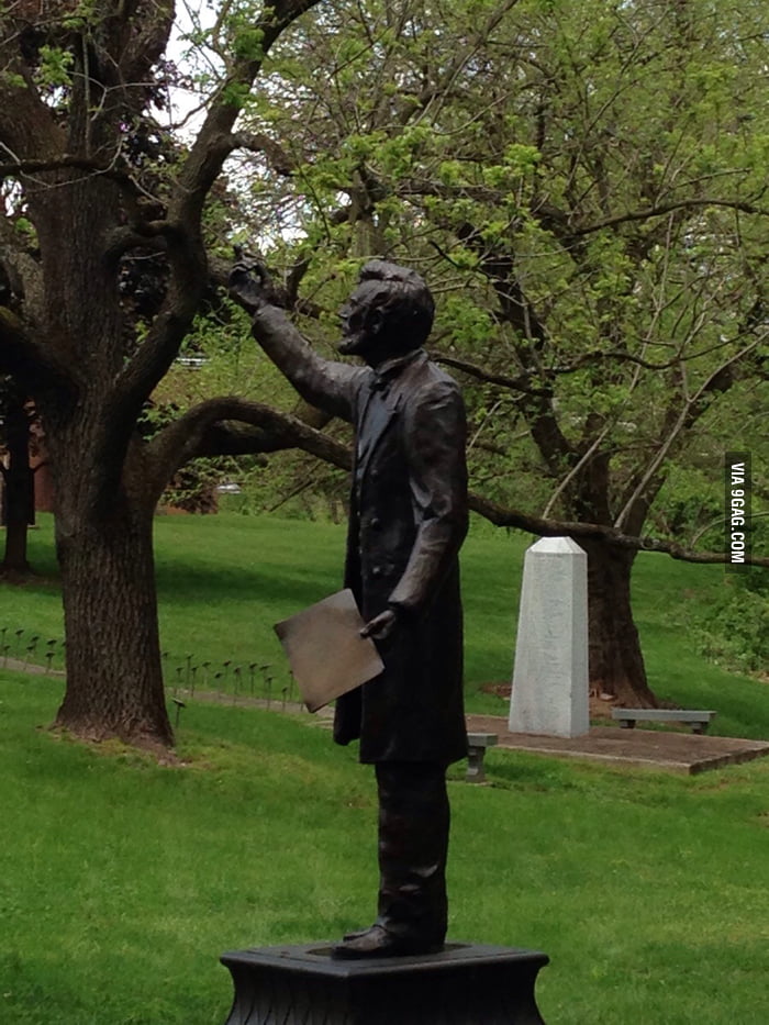 Lincoln giving the finger - 9GAG