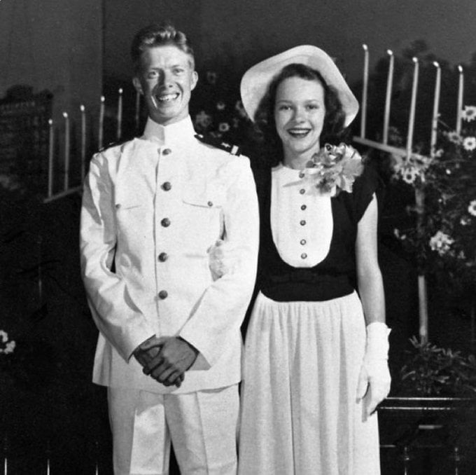 Jimmy and Rosalynn Carter on their wedding day in 1946 - 9GAG