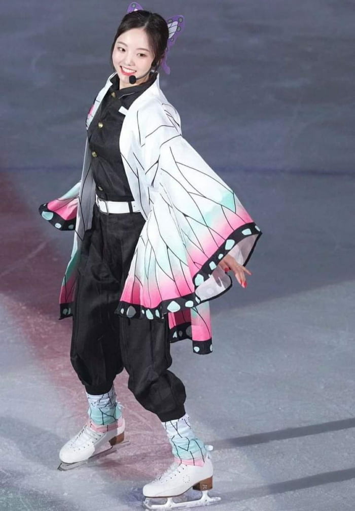 Figure skater + cosplay - 9GAG