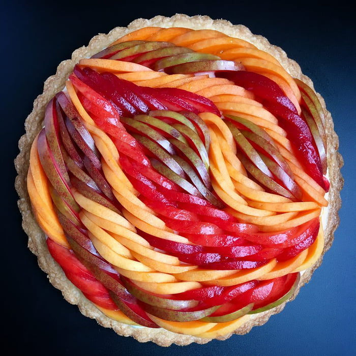 Baker Creates Geometric Pies With Mesmerizing Colors and Patterns - 9GAG