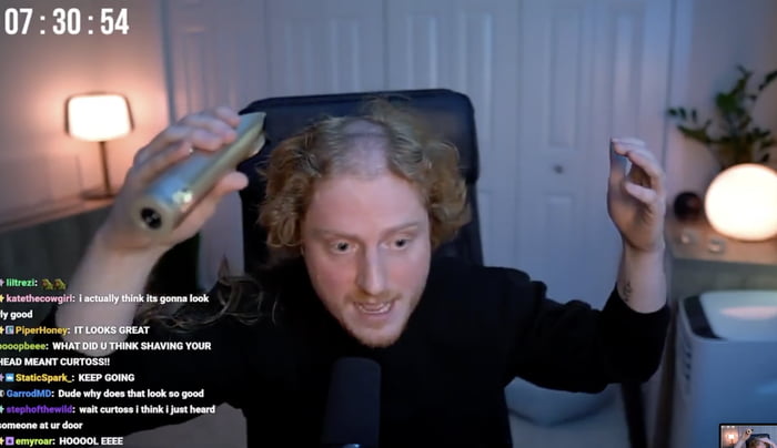 Streamer Notices Dent In His Head Due To Prolonged Headphone Use - 9GAG