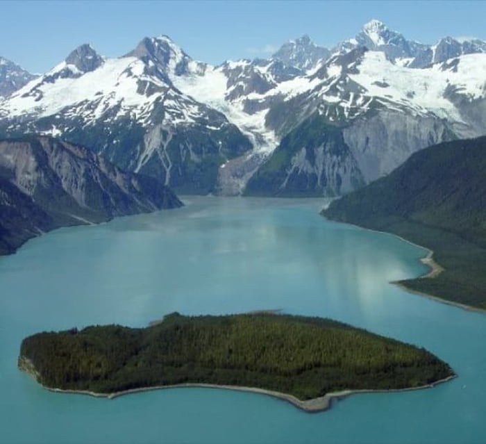 Largest tsunami ever known to happen happened in 1958 in Lituya Bay ...