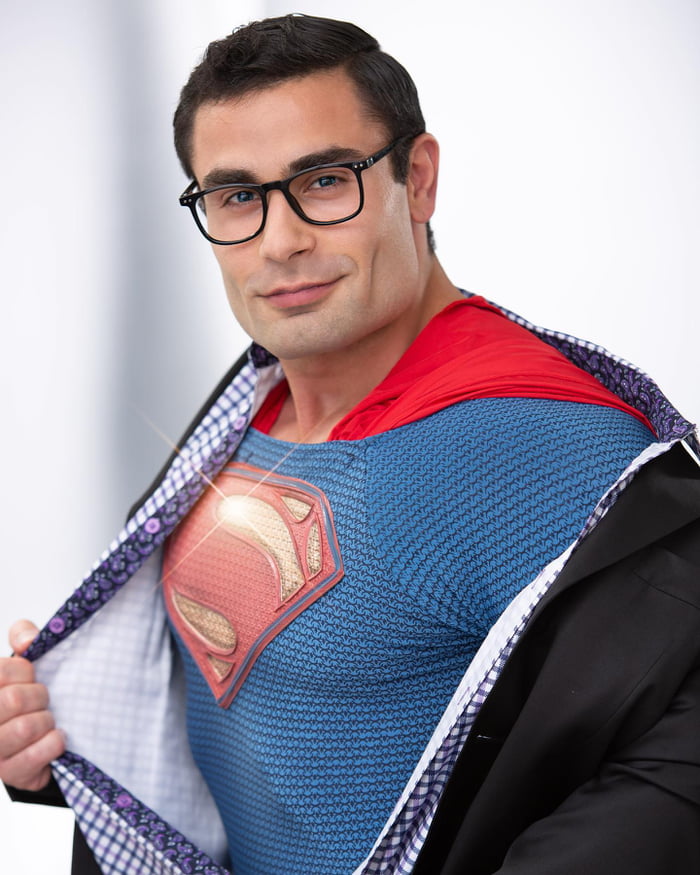 Bodybuilder Brad Swanick cosplaying as DCEU Superman - 9GAG