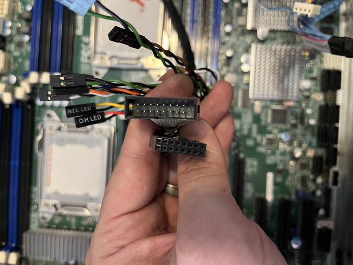 A front panel connector that can only perfectly fit in one way ? Thanks ...