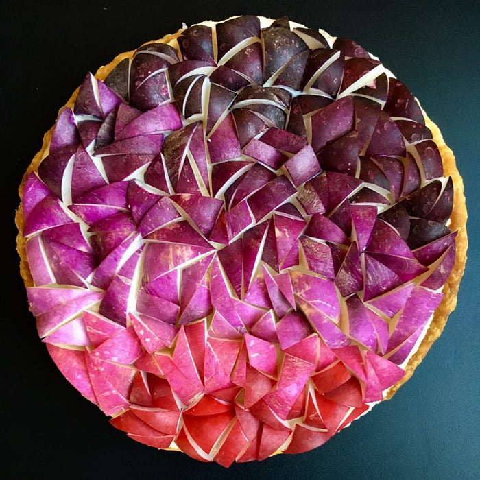 Baker Creates Geometric Pies With Mesmerizing Colors and Patterns - 9GAG