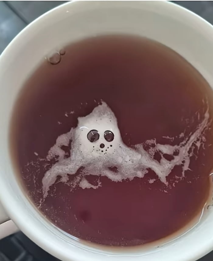 Looks like my tea came with a friendly ghost. - 9GAG