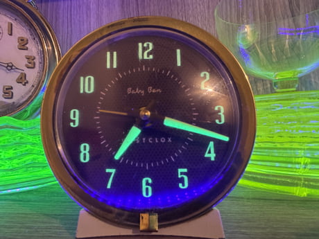 Best Funny vintage alarm clock Memes - 9GAG