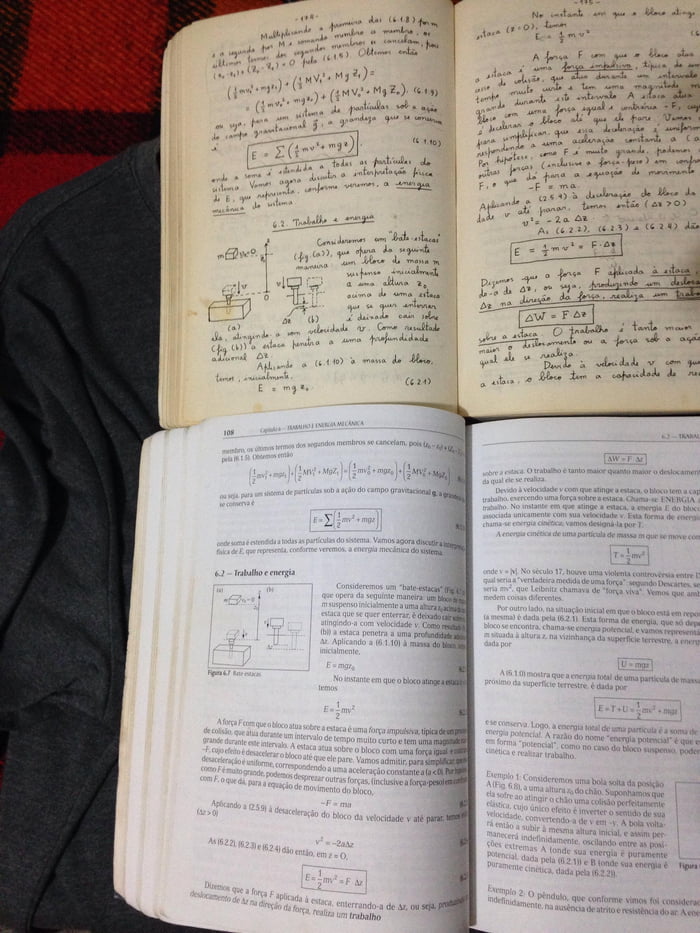 1981 and 2003 editions of a basic mechanics book. H. Moysés Nussenzveig, "Curso de Física Básica ...