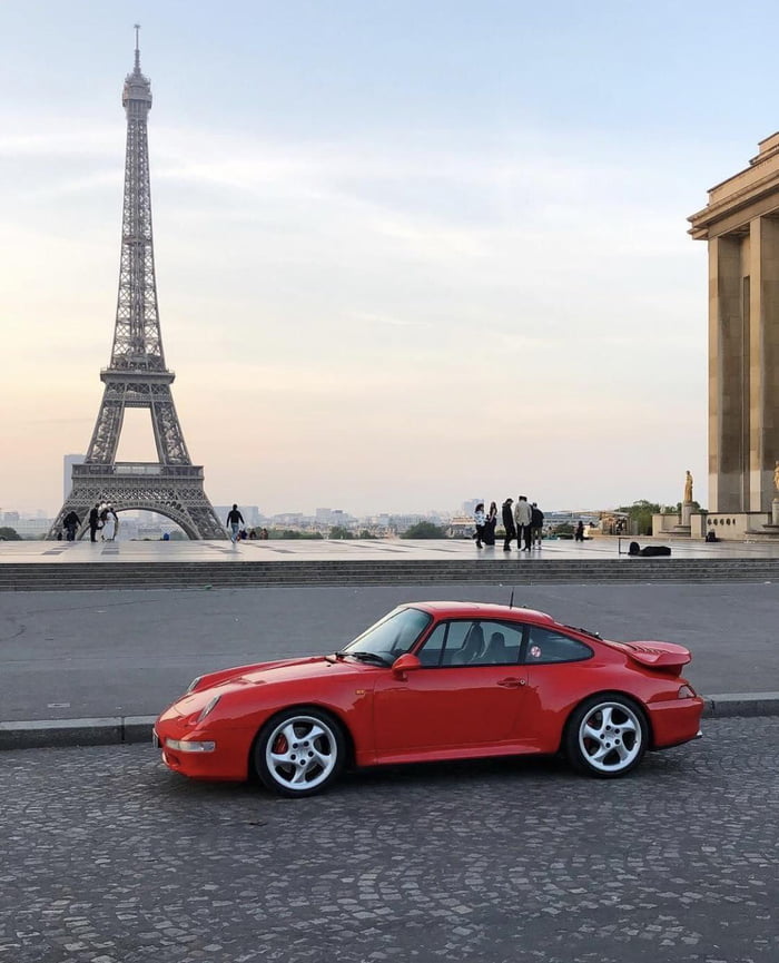 Beautiful Porsche 911 993 Turbo finished in 'Indian Red' in Paris - 9GAG