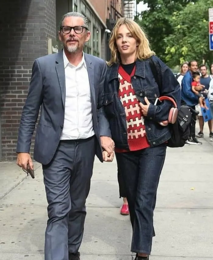 Maya Hawke and her dad, Ethan Hawke - 9GAG