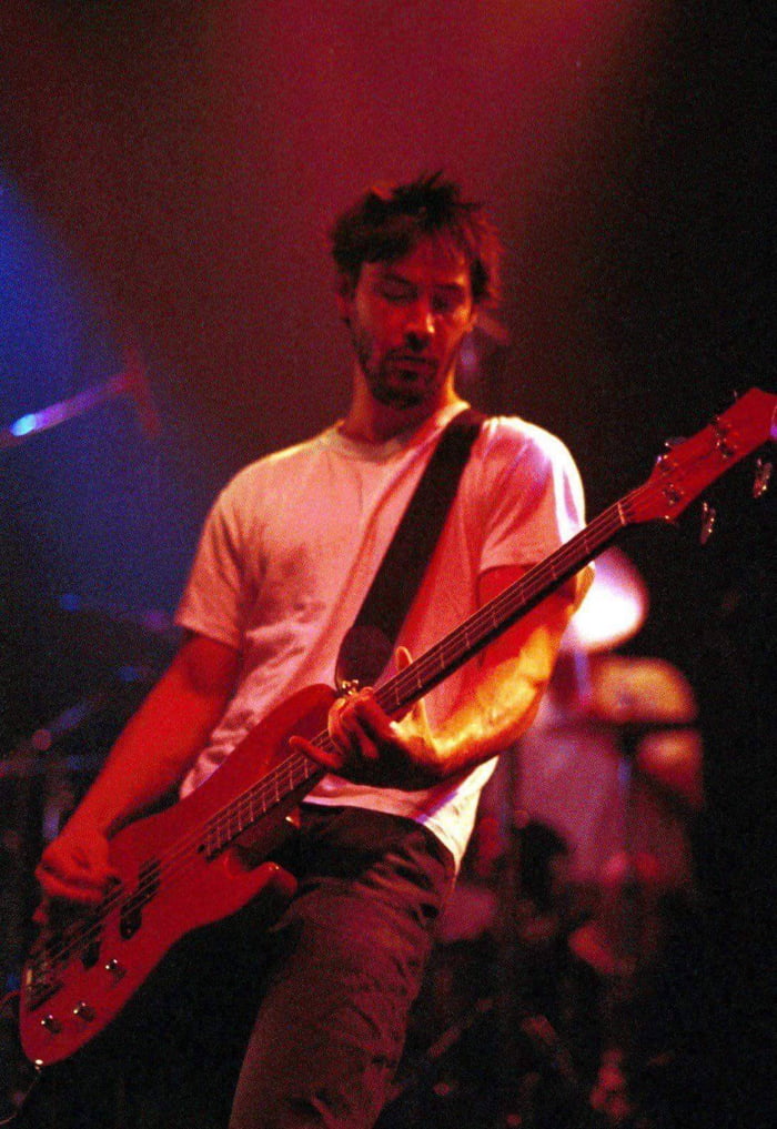 Keanu Reeves playing bass in 1996 - 9GAG