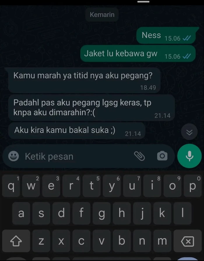 Titid dipegang seharusnya senang, ini kok marah!?🤔 - 9GAG