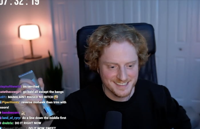 Streamer Notices Dent In His Head Due To Prolonged Headphone Use - 9GAG