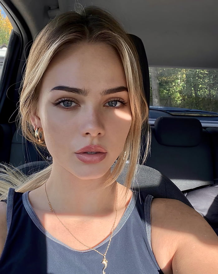 Sara Crumbleleg - 9GAG