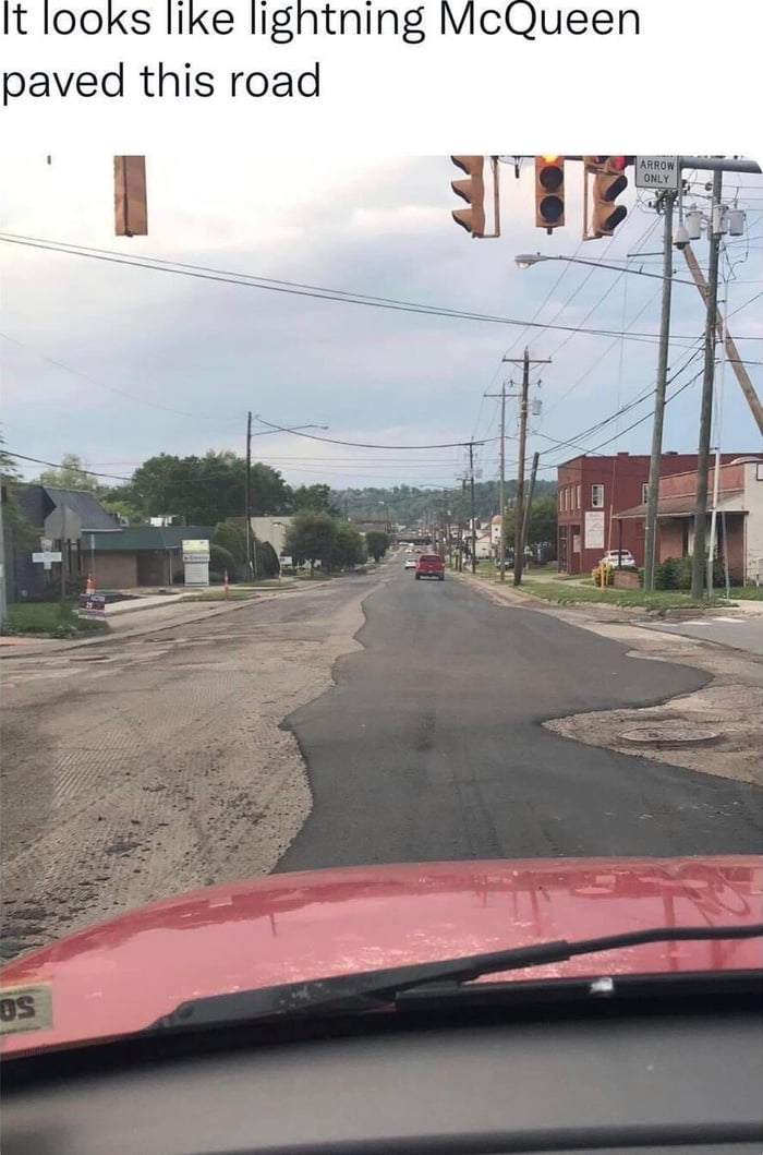 "It looks awful!" "Just like the rest of the town." - 9GAG