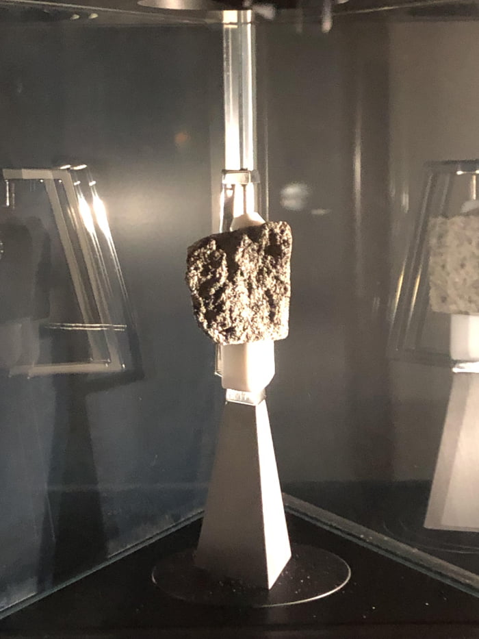 Real moon rock at a museum in London - 9GAG