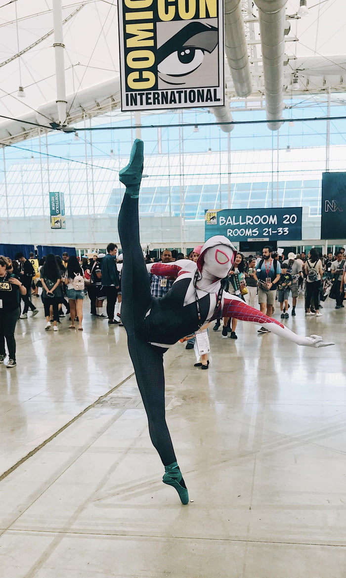 Spider-Gwen/Ghost Spider/Spider-Woman Cosplay - 9GAG